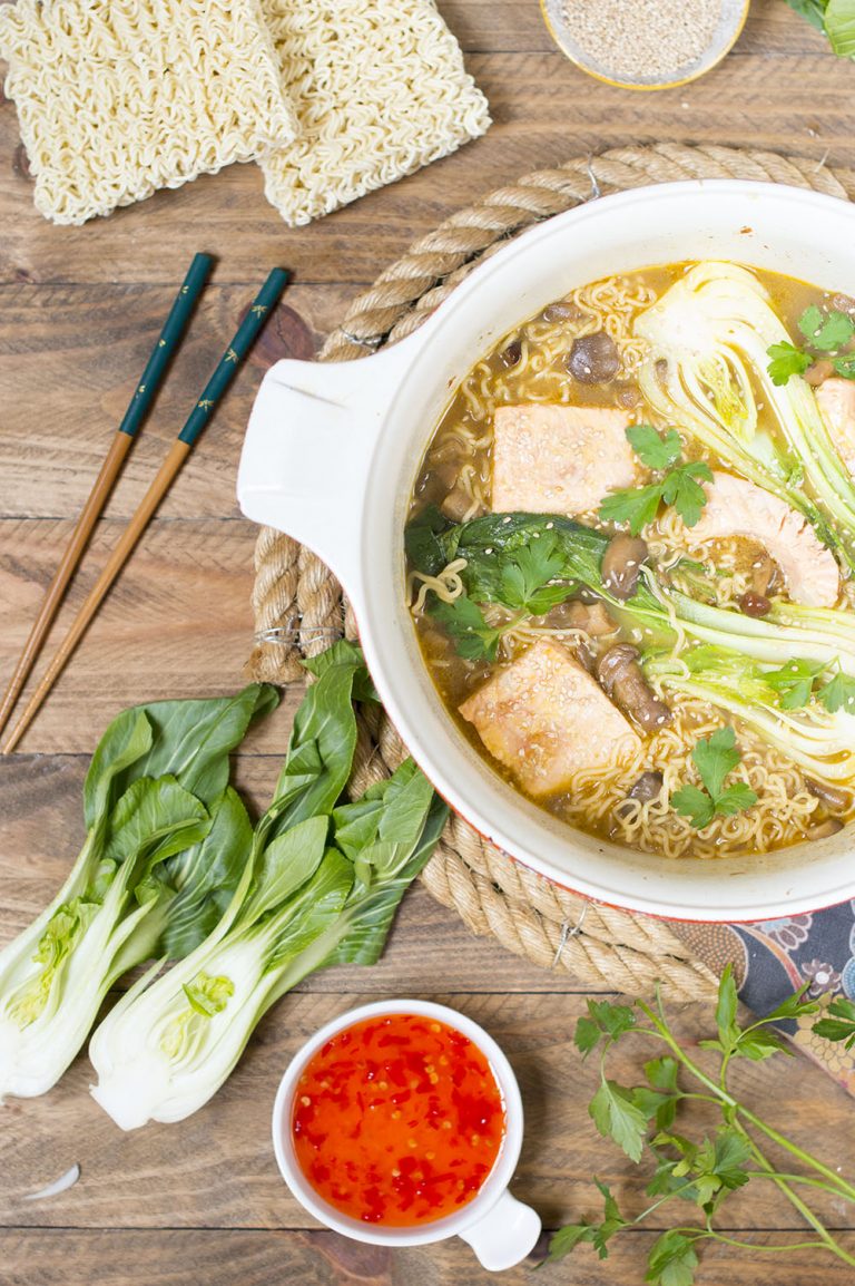 Sopa de noodles con salmón y pak choi | La Cuchara Azul Este tipo de ...