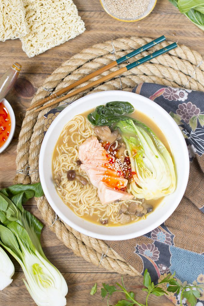 Sopa de noodles con salmón y pak choi | La Cuchara Azul Este tipo de ...